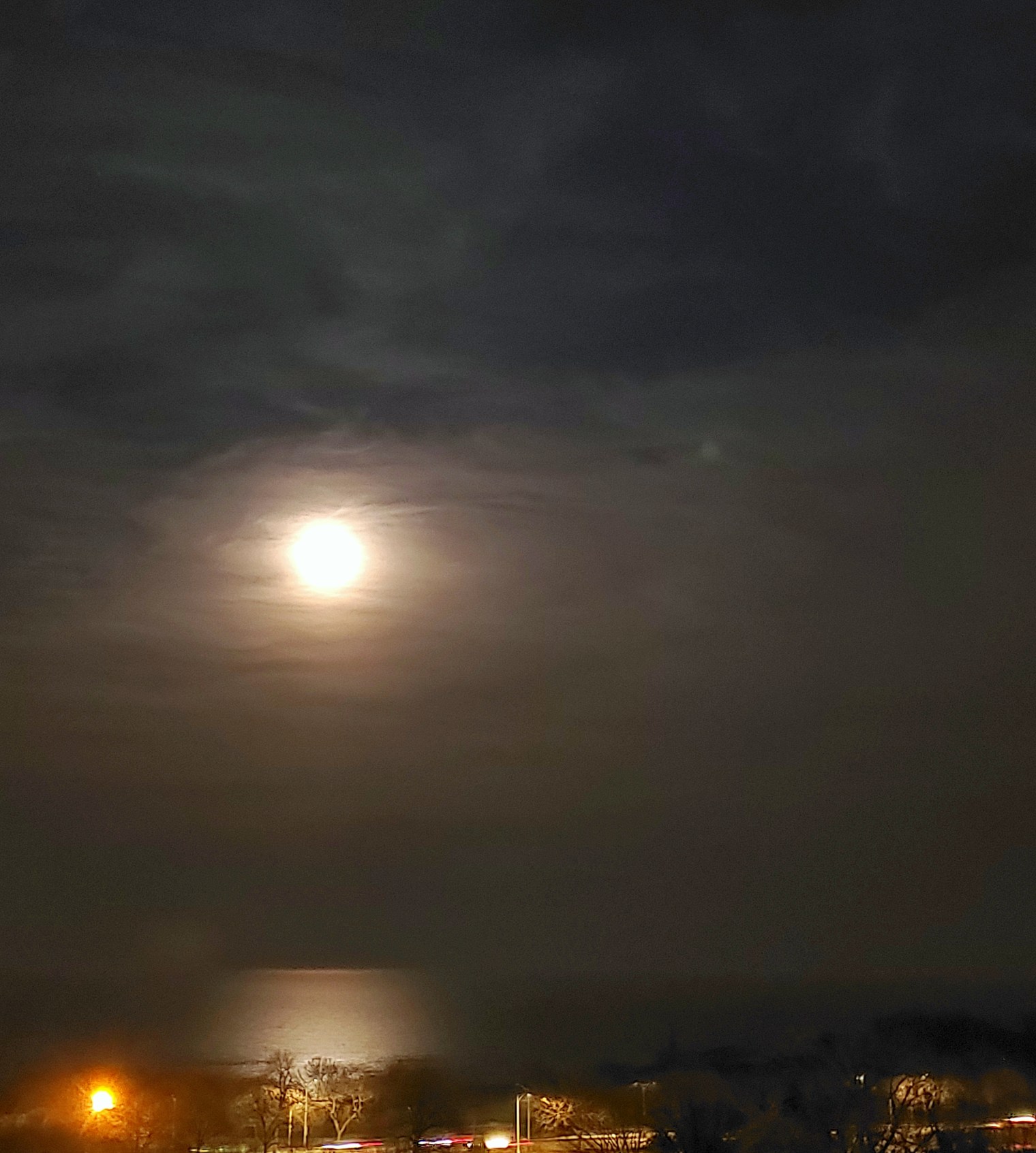 Sunday Serenity: Full Moon Over Lake Michigan – The Chicago Files